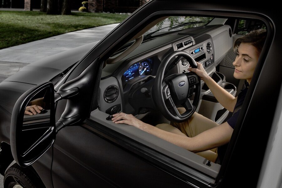 2025 Ford E-Series Cutaway | Ford Pro™