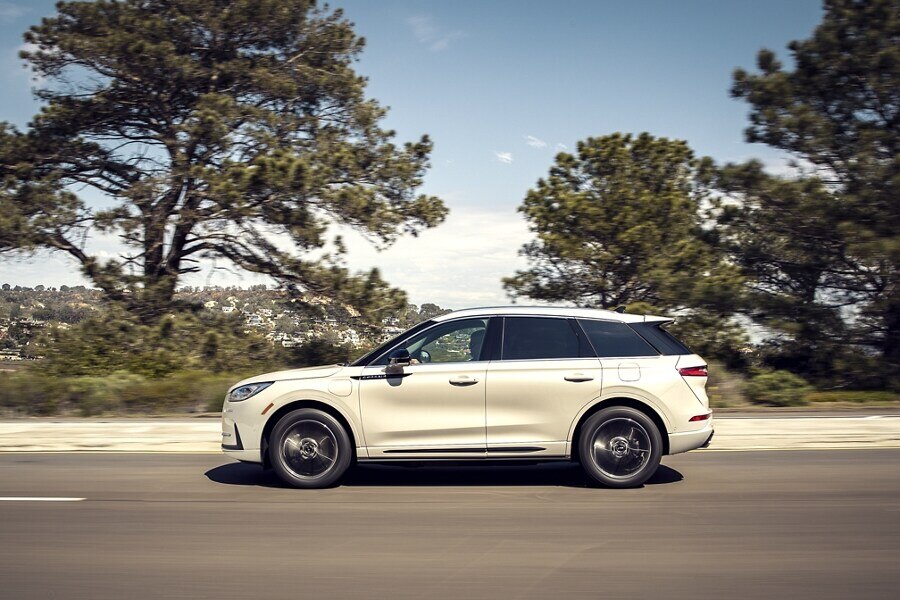 2023 Ford Lincoln Corsair Fleet SUV - Features | Ford Pro™