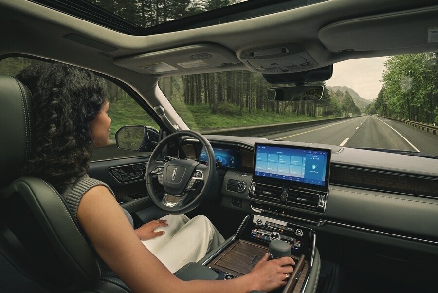 2023 Lincoln Navigator Fleet SUV | Ford Pro™