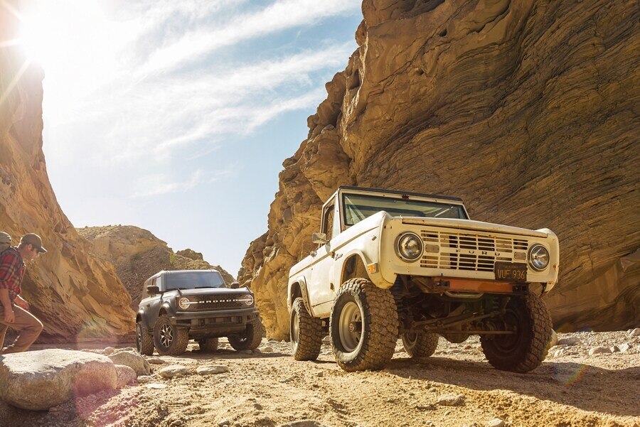 2024 Ford Bronco Fleet SUV - Photo Gallery | Ford Pro™