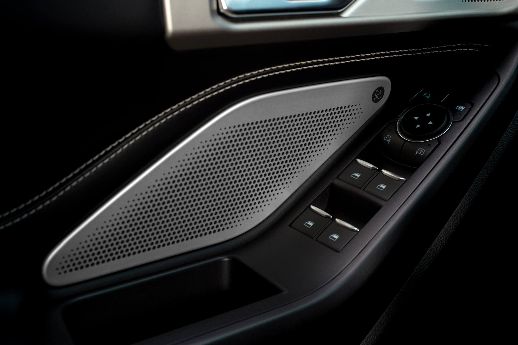 2023 Ford Explorer Platinum Fleet SUV | Ford Pro™