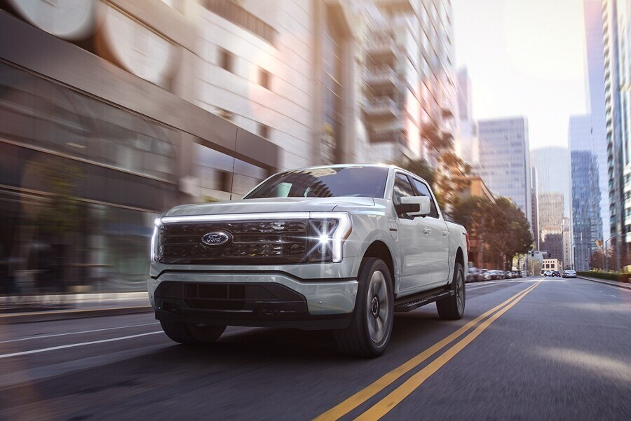 2023 Ford F-150 Lightning Electric Truck - Features | Ford Pro™