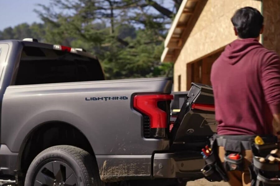 2023 Ford F-150 Lightning Electric Truck - Features | Ford Pro™